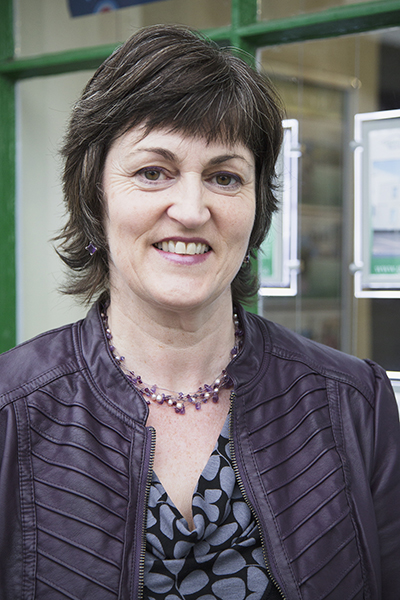 Julie Still's Instagram, Twitter & Facebook on IDCrawl